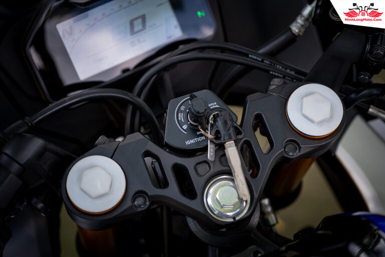 Giá xe Yamaha R15 V4 & R15M chính hãng phiên bản ABS