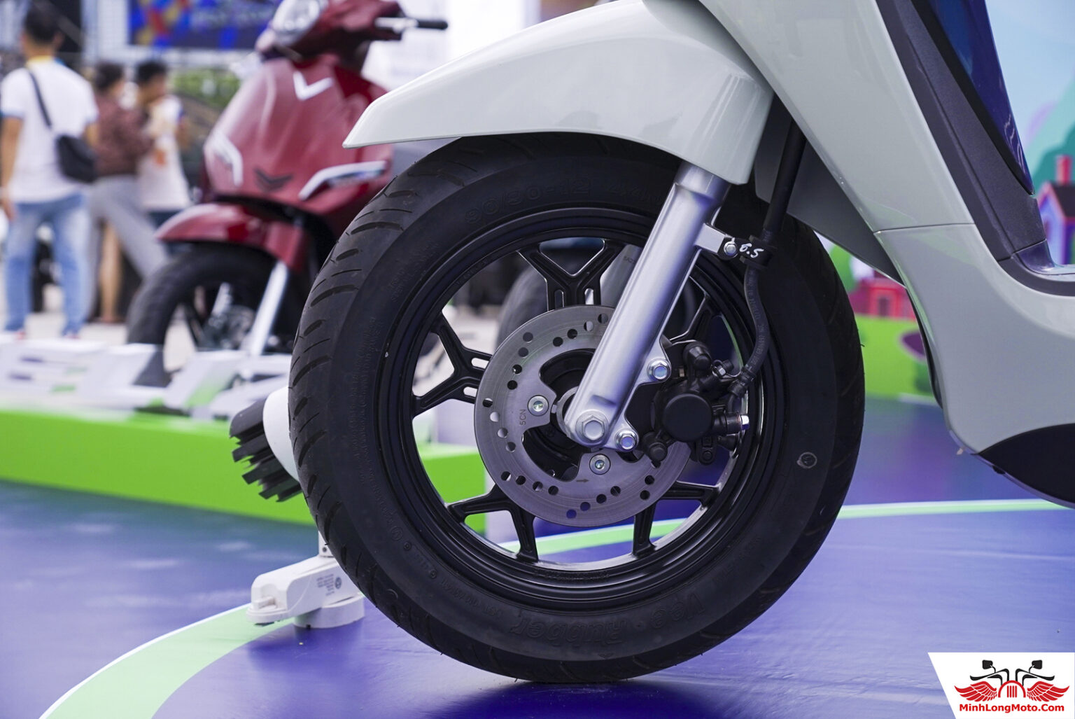 Vinfast Evo Grand giá chỉ 21 triệu đồng, 2 pin tháo rời